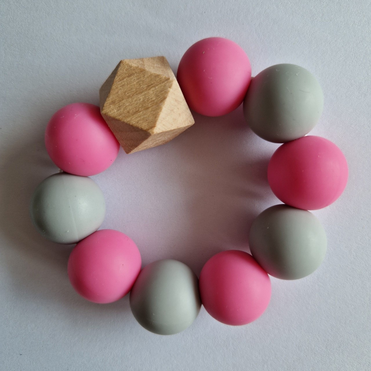 Bijtring roze en grijze kralen | Jolise.nu